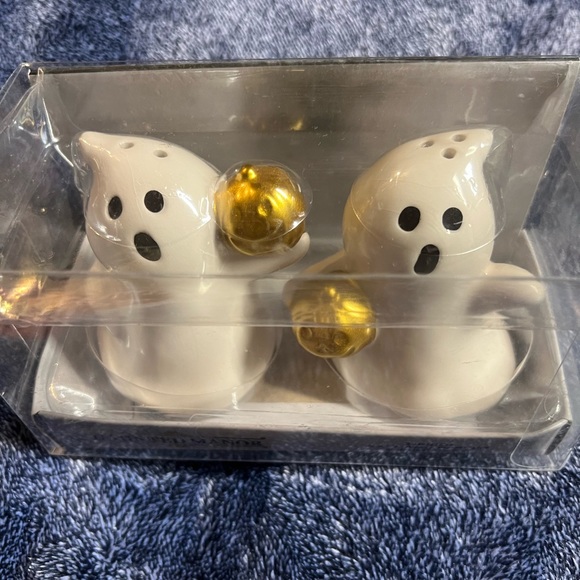 Haunted Manor | Kitchen | Haunted Manor Ghost Salt Pepper Shakers ...